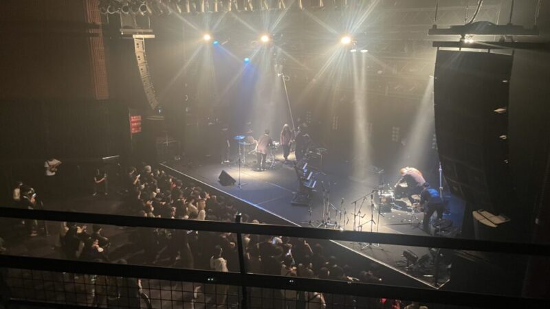 Spotify O-EAST｜キャパ、1階席と2階席からのステージの見え方、ドリンクについて写真付きで解説 | ライブガイドドッグ